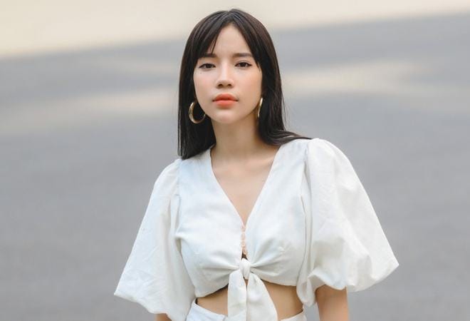 LyLy là ai? Cô ca sĩ xinh đẹp gây bão trên mạng xã hội